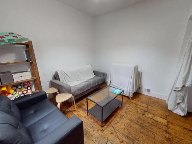 5 bedroom terraced house to rent