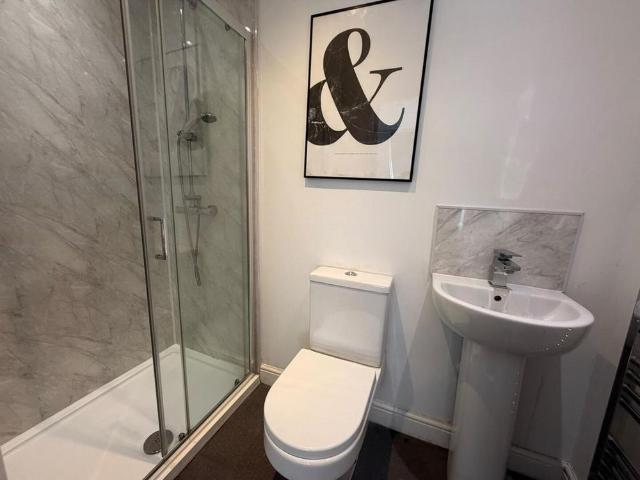 5 bedroom terraced house to rent