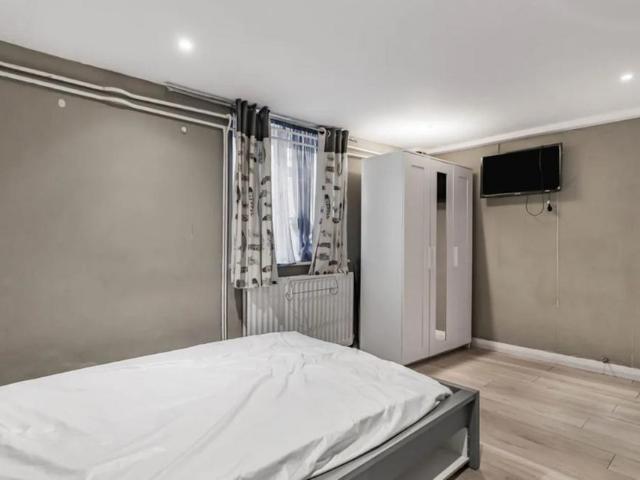 5 bedroom terraced house to rent