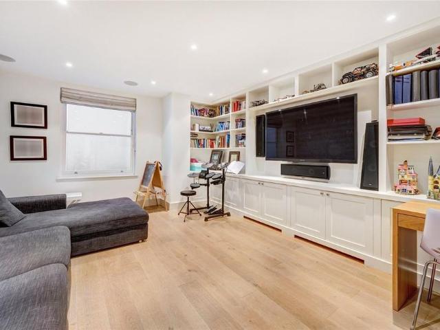 5 bedroom terraced house to rent