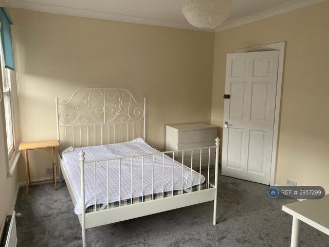 5 bedroom terraced house to rent