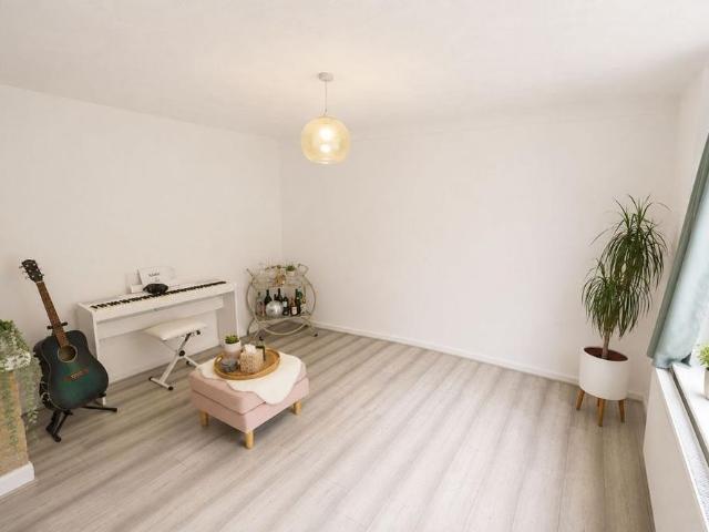 5 bedroom terraced house to rent