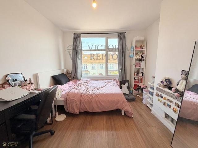 5 bedroom terraced house to rent