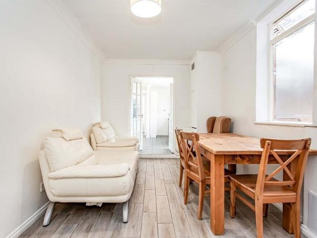 5 bedroom terraced house to rent