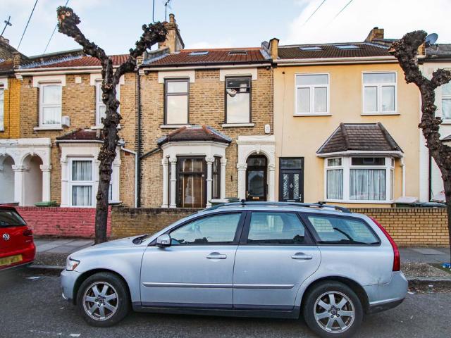 5 bedroom terraced house to rent