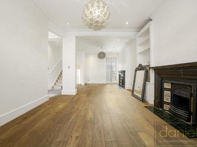 5 bedroom terraced house to rent