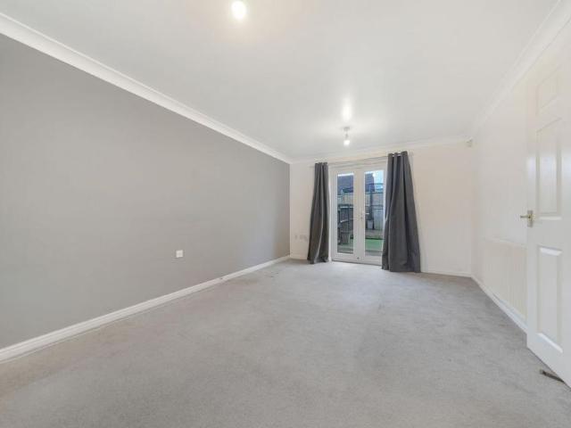 5 bedroom terraced house to rent