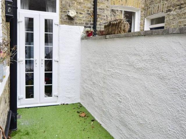 5 bedroom terraced house to rent