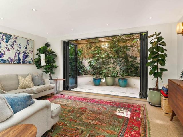 5 bedroom terraced house to rent