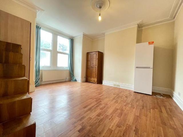 5 bedroom terraced house to rent
