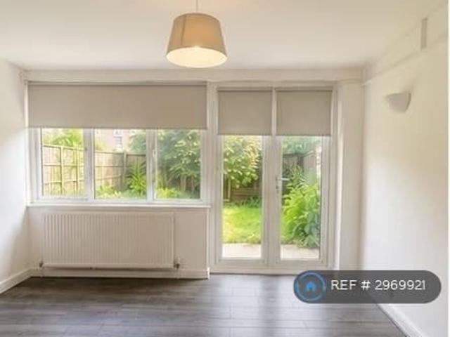 5 bedroom terraced house to rent