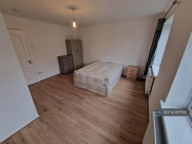 5 bedroom terraced house to rent