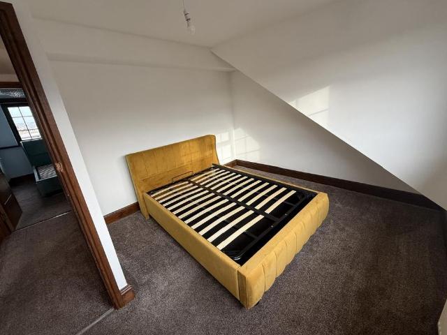 5 bedroom terraced house to rent