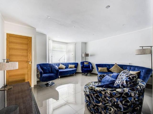 5 bedroom terraced house to rent