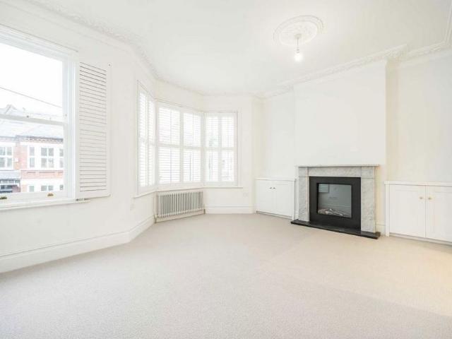 5 bedroom terraced house to rent