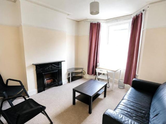 5 bedroom terraced house to rent