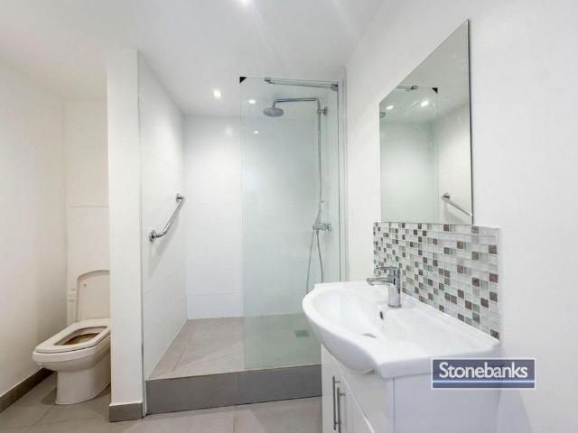 5 bedroom terraced house to rent