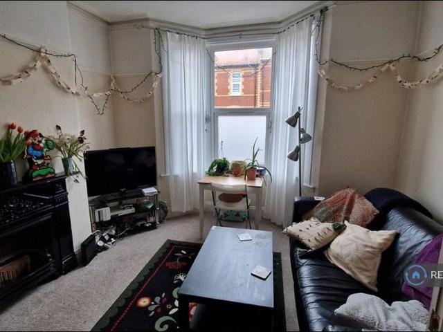 5 bedroom terraced house to rent