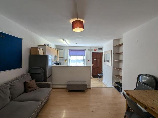 5 bedroom terraced house to rent