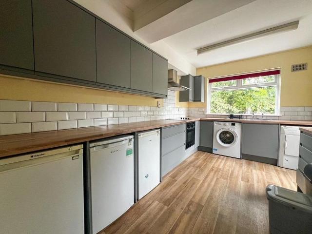 5 bedroom terraced house to rent