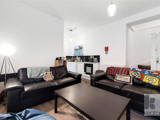 5 bedroom terraced house to rent