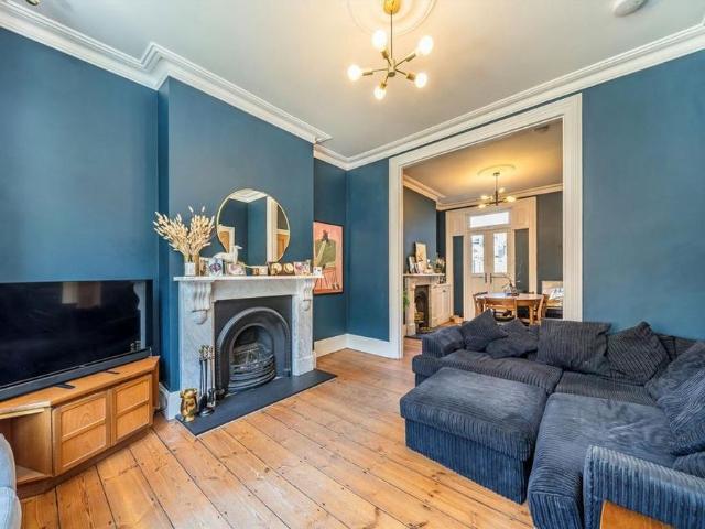 5 bedroom terraced house to rent