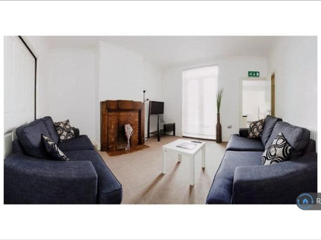 5 bedroom terraced house to rent
