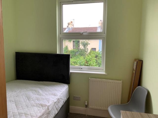 5 bedroom terraced house to rent