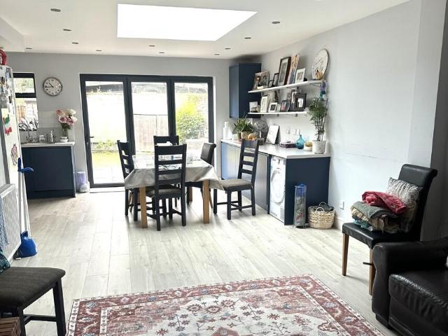 5 bedroom terraced house to rent