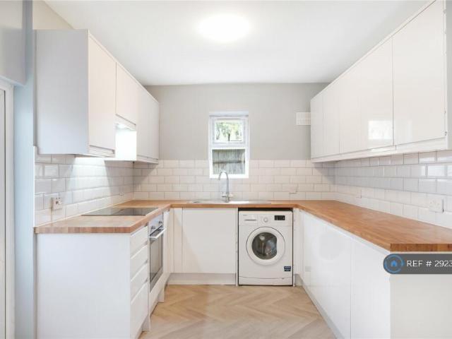 5 bedroom terraced house to rent