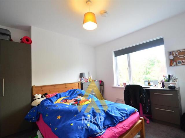 5 bedroom terraced house to rent