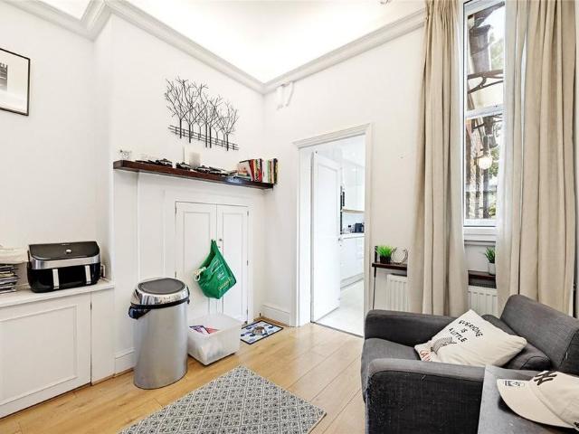 5 bedroom terraced house to rent