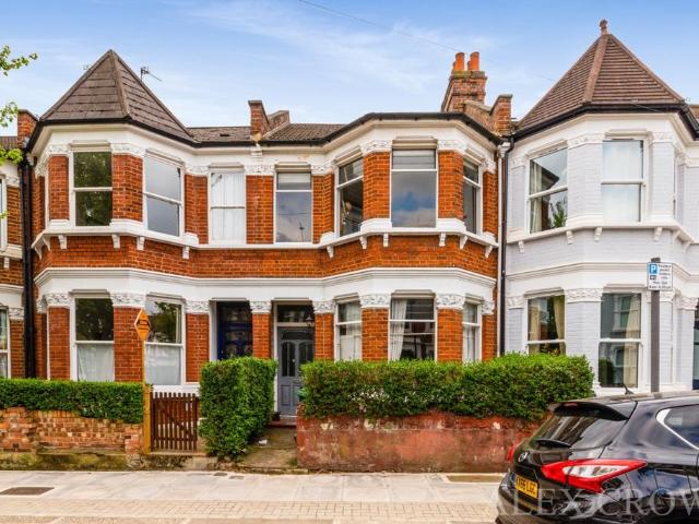 5 bedroom terraced house to rent