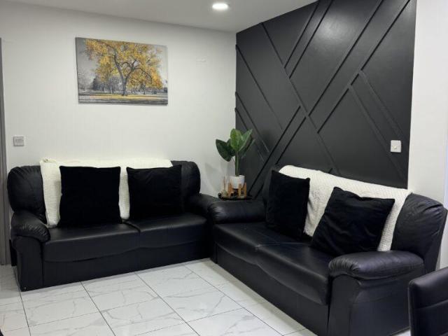 5 bedroom terraced house to rent