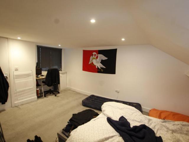 5 bedroom terraced house to rent