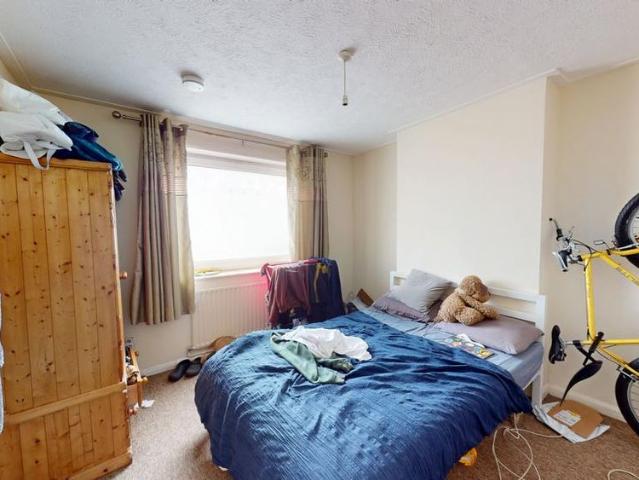 5 bedroom terraced house to rent