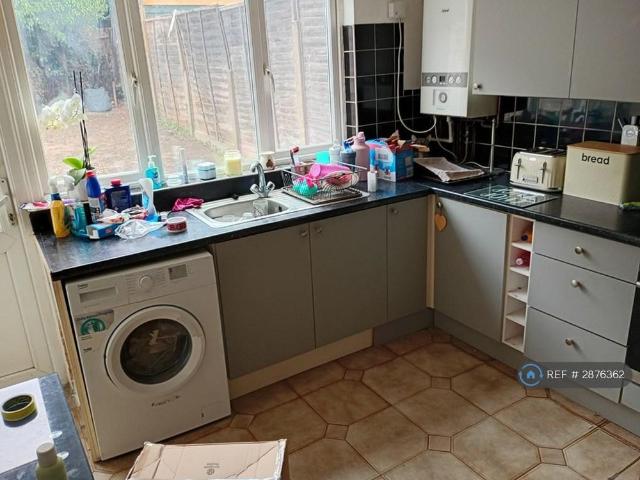 5 bedroom terraced house to rent