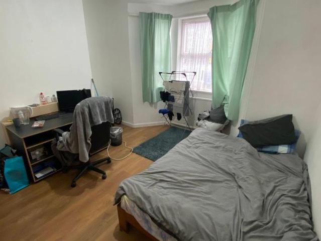 5 bedroom terraced house to rent