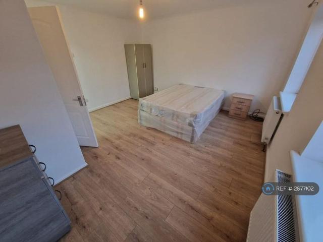 5 bedroom terraced house to rent