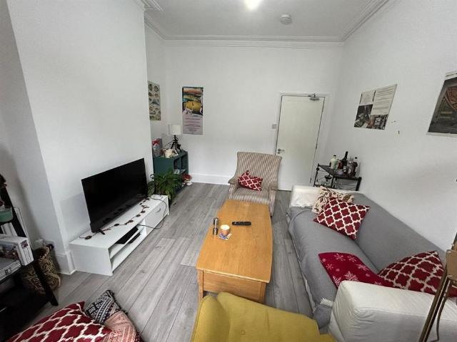 5 bedroom terraced house to rent