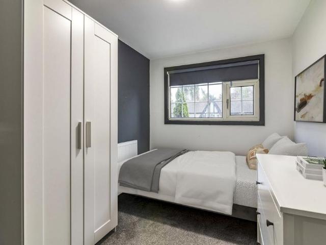 5 bedroom terraced house to rent