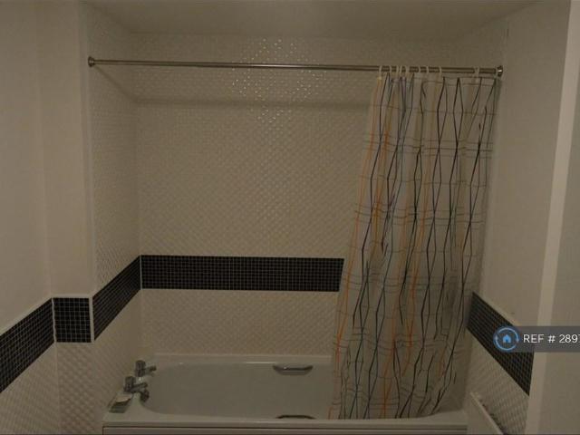 5 bedroom terraced house to rent