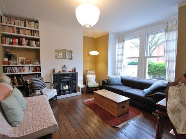 5 bedroom terraced house to rent