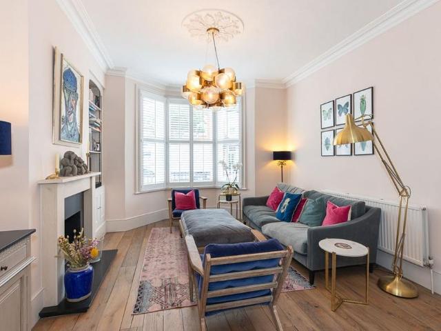 5 bedroom terraced house to rent