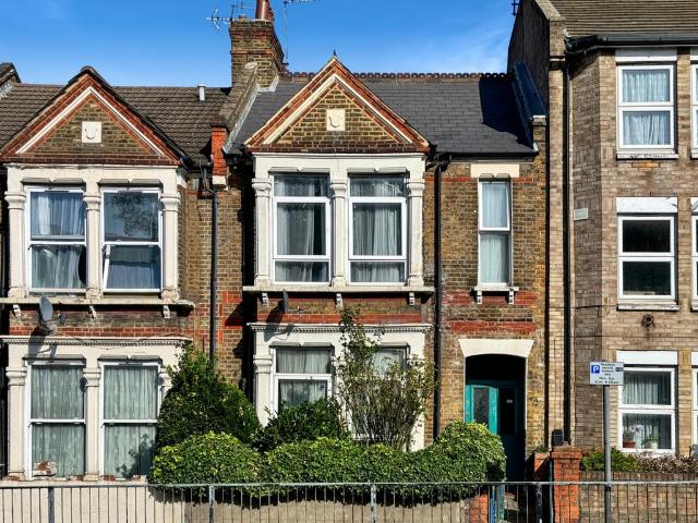 5 bedroom terraced house to rent