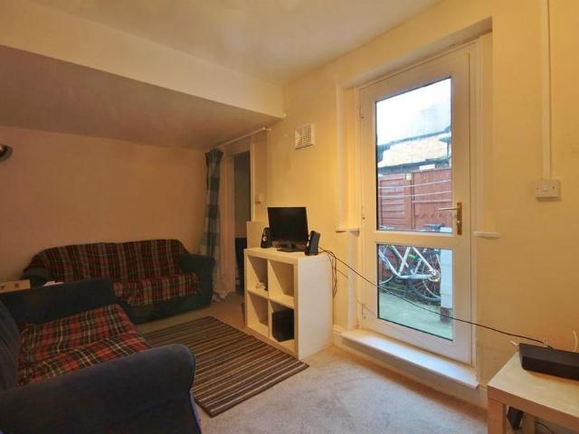 5 bedroom terraced house to rent