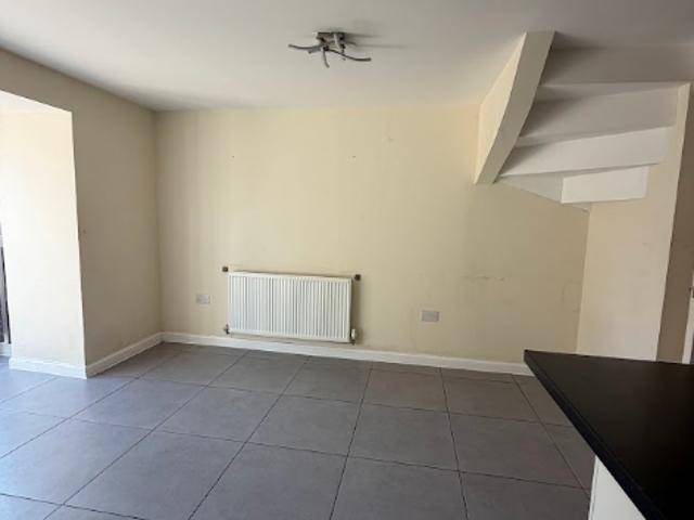5 bedroom terraced house to rent