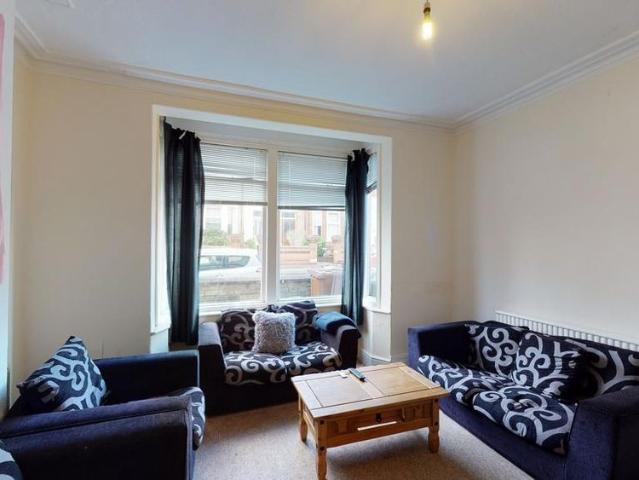 5 bedroom terraced house to rent
