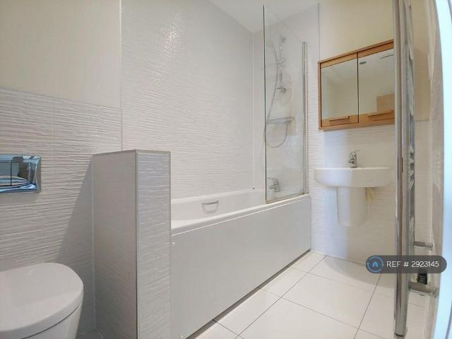 5 bedroom terraced house to rent