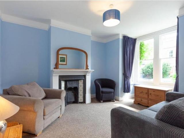 5 bedroom terraced house to rent
